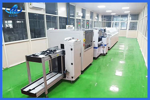 Why does SMT use a dust-free workshop?