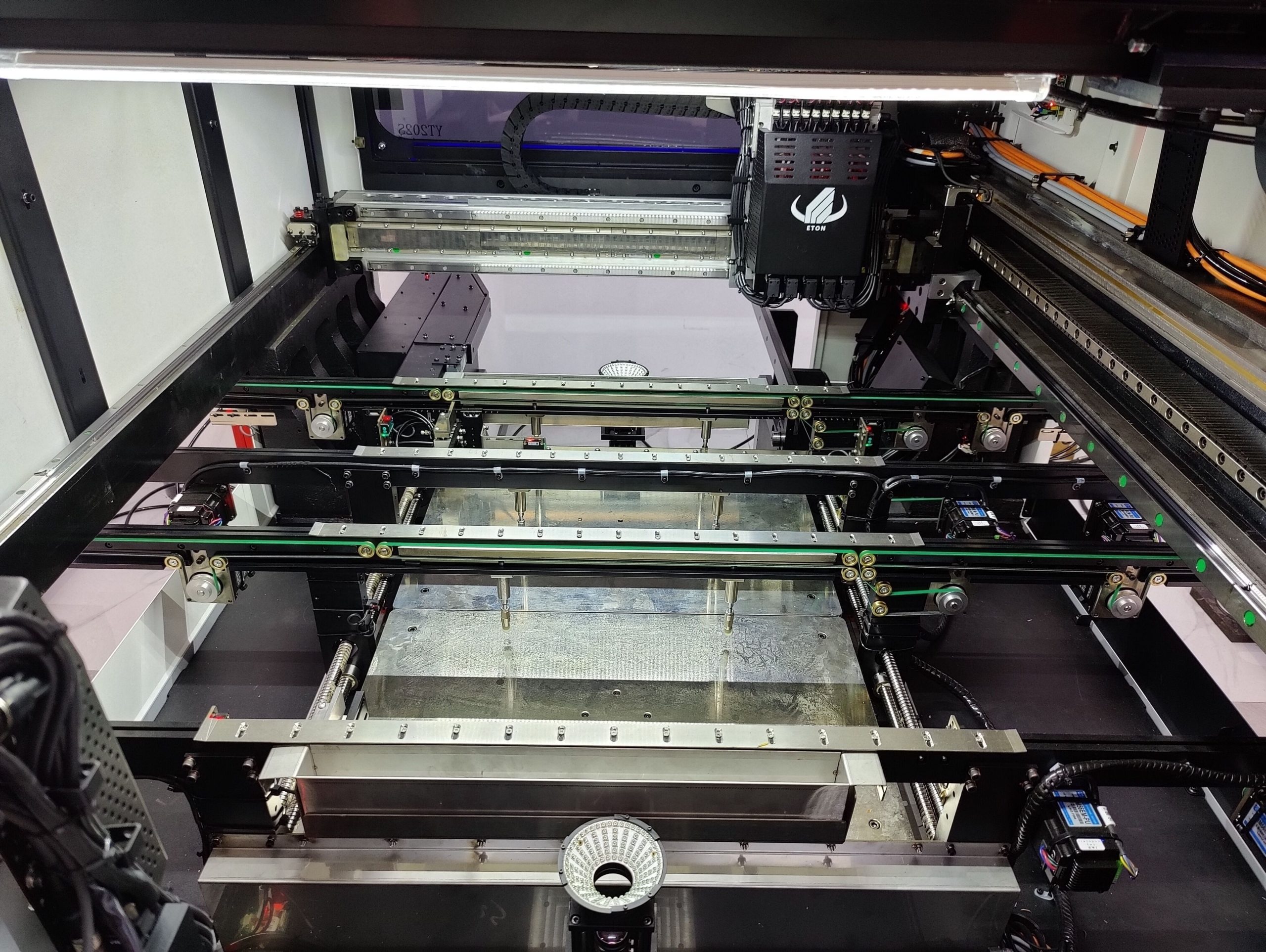 SMT pick and place machine for high precision electric board